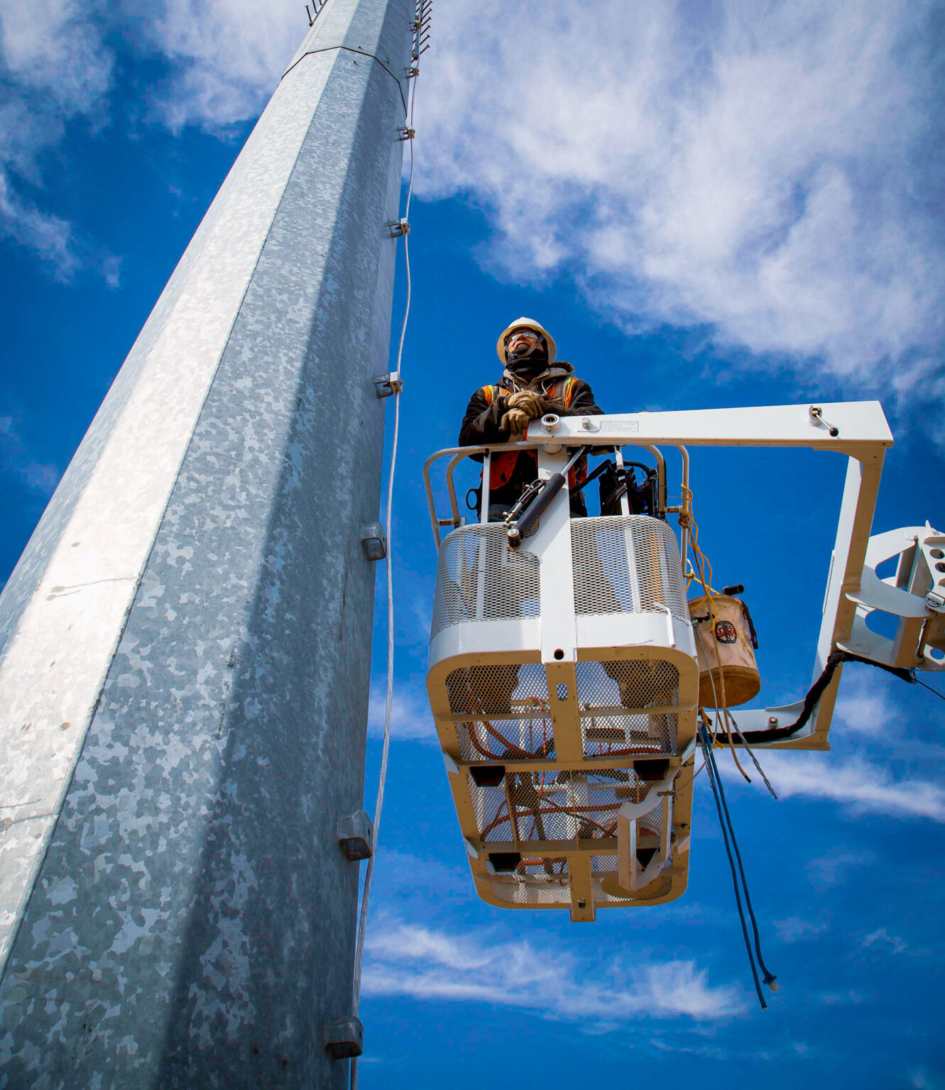 Transmission Construction | High-Voltage Powerlines | Energized Services